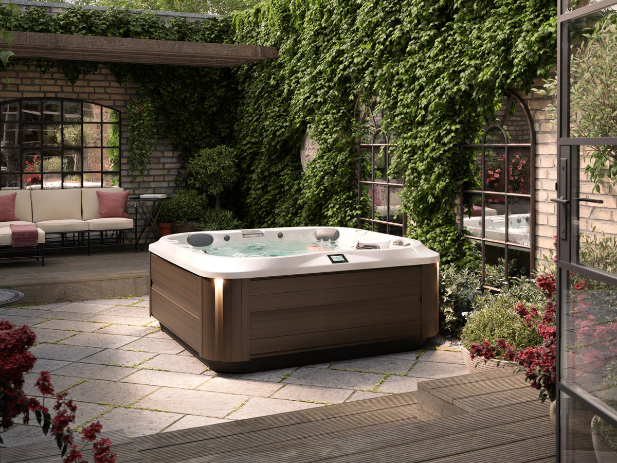 Explore Your Jacuzzi® J-300 Series with Confidence — The Great Escape